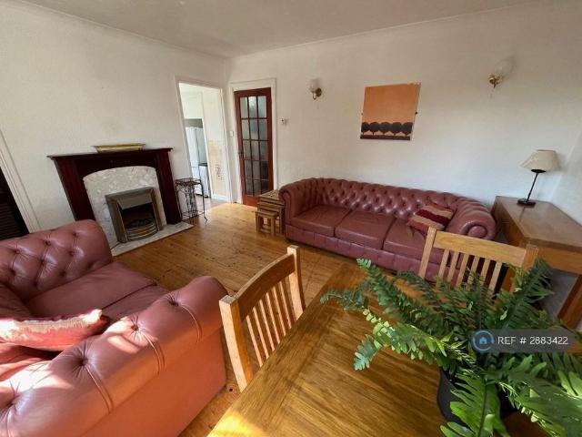4 bedroom semi detached house to rent
