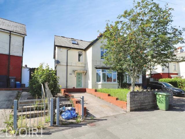 4 bedroom semi detached house to rent