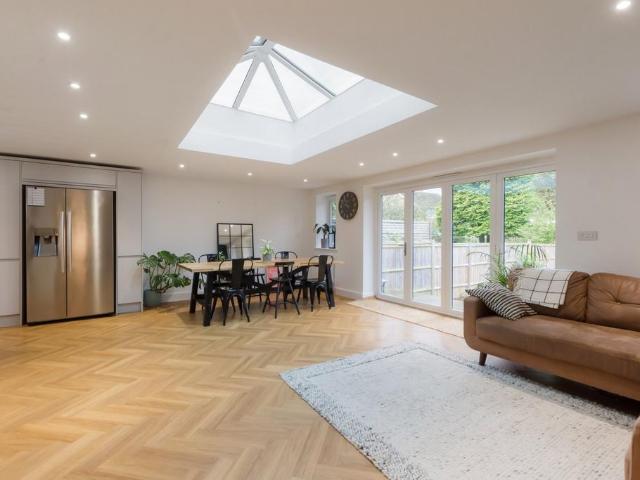 4 bedroom semi detached house to rent