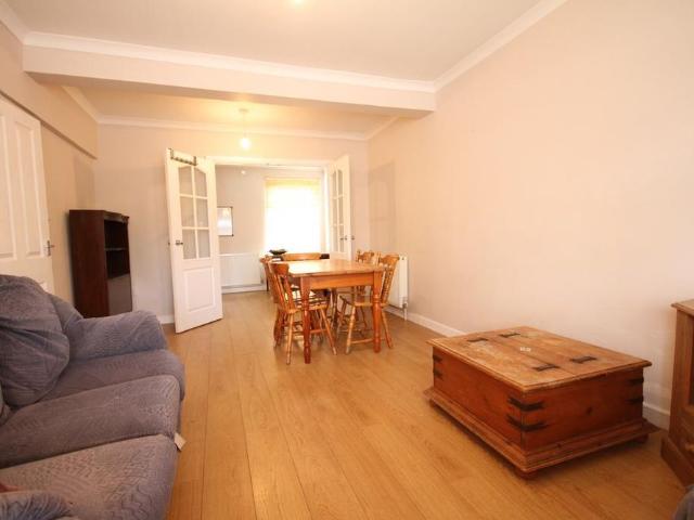 4 bedroom semi detached house to rent