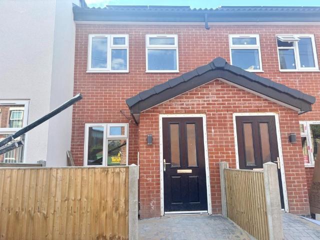 4 bedroom semi detached house to rent