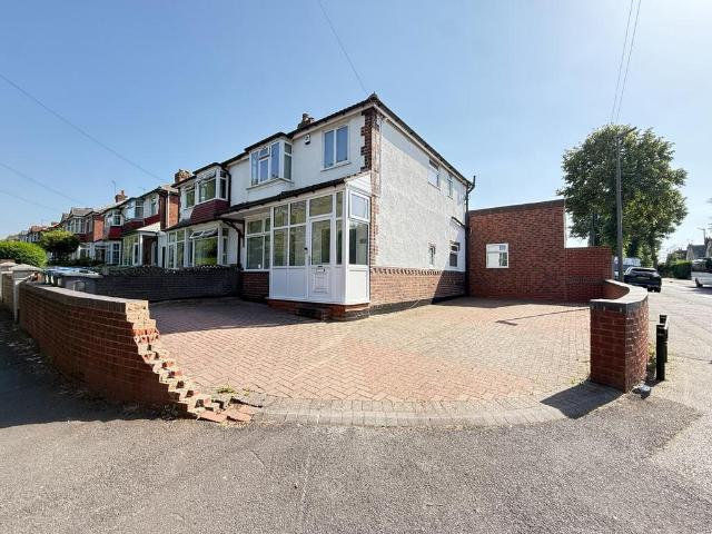 4 bedroom semi detached house to rent