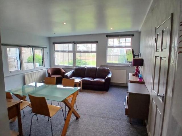 4 bedroom semi detached house to rent