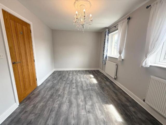4 bedroom semi detached house to rent