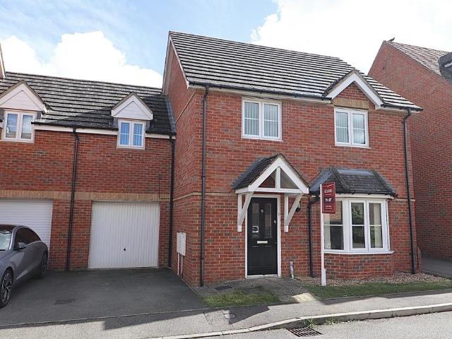 4 bedroom semi detached house to rent