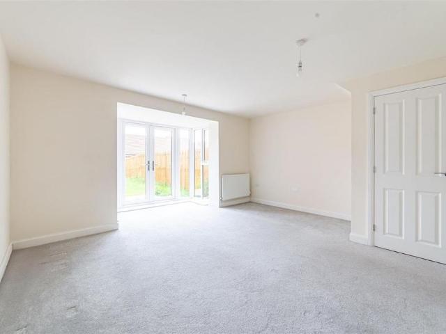4 bedroom semi detached house to rent