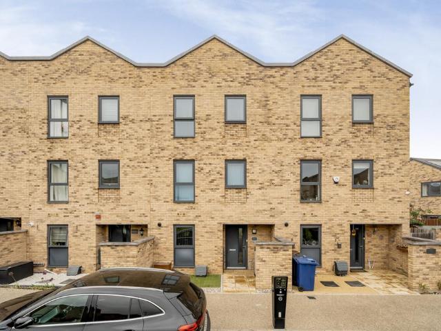 4 bedroom semi detached house to rent
