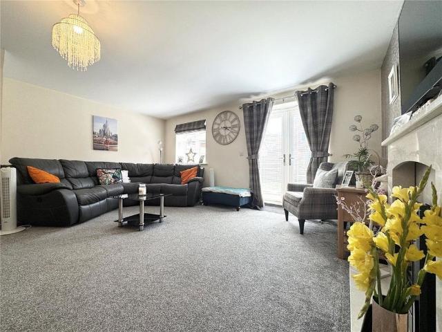 4 bedroom semi detached house to rent