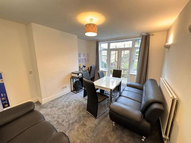 4 bedroom semi detached house to rent