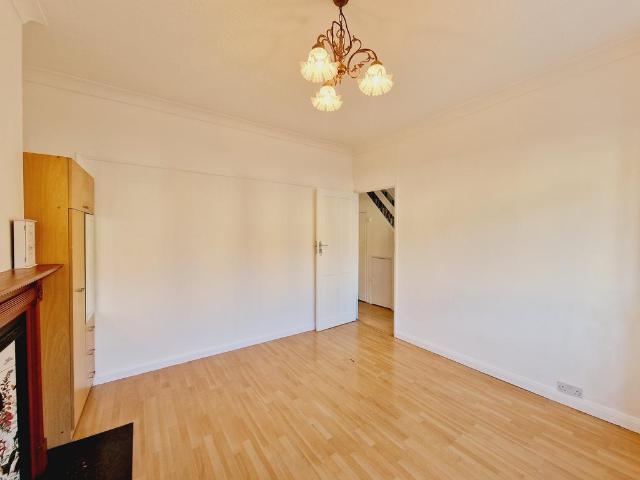 4 bedroom semi detached house to rent