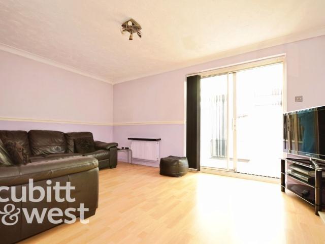 4 bedroom semi detached house to rent