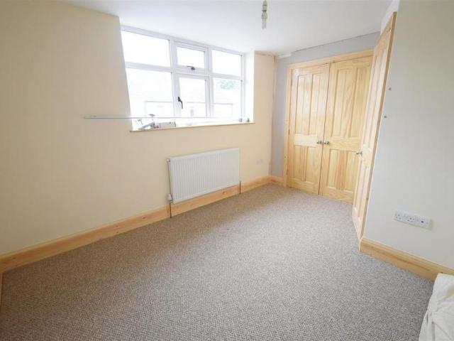 4 bedroom semi detached house to rent