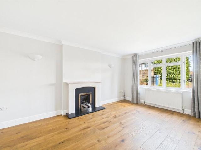 4 bedroom semi detached house to rent