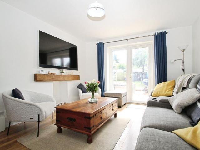 4 bedroom semi detached house to rent