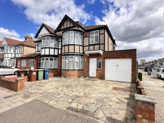 4 bedroom semi detached house to rent