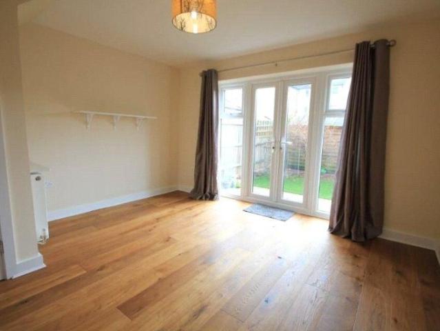 4 bedroom semi detached house to rent