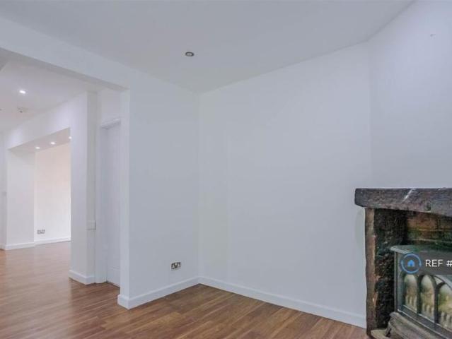 4 bedroom semi detached house to rent