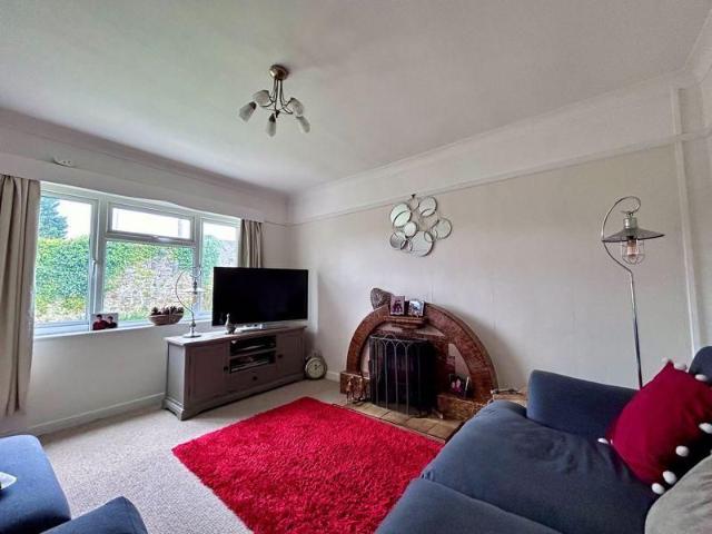 4 bedroom semi detached house to rent
