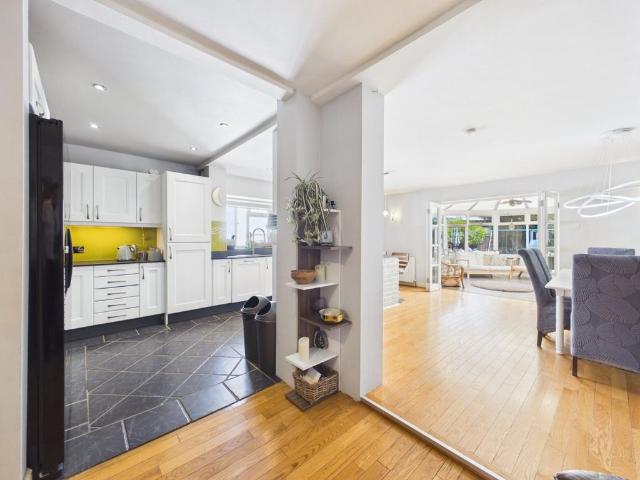 4 bedroom semi detached house to rent