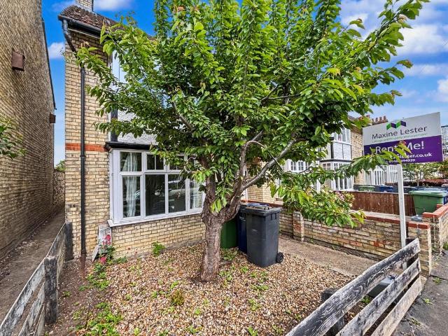 4 bedroom semi detached house to rent