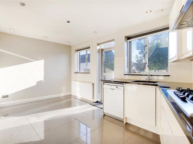 4 bedroom semi detached house to rent