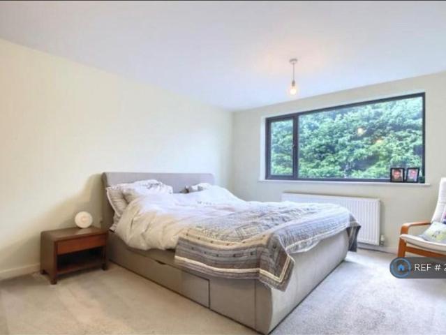 4 bedroom semi detached house to rent