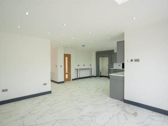 4 bedroom semi detached house to rent
