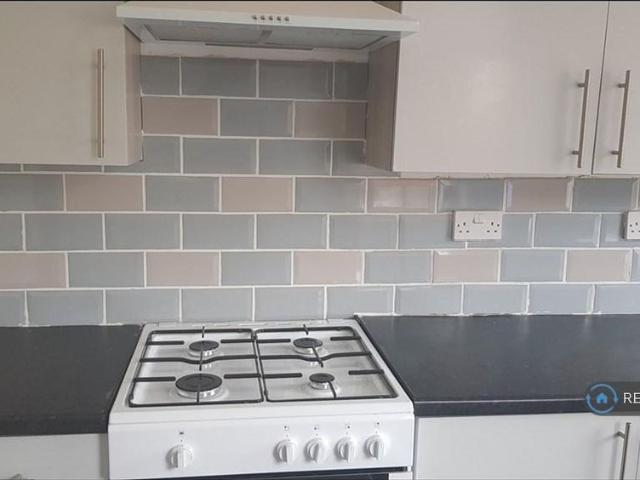 4 bedroom semi detached house to rent
