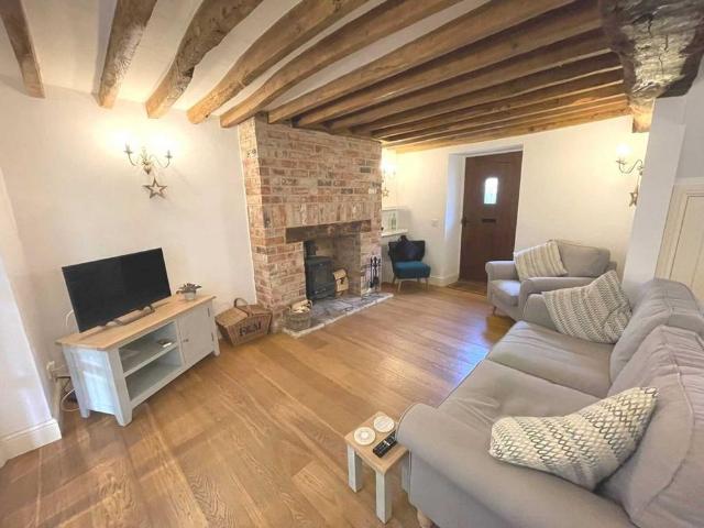 4 bedroom semi detached house to rent