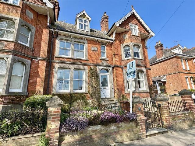 4 bedroom semi detached house to rent