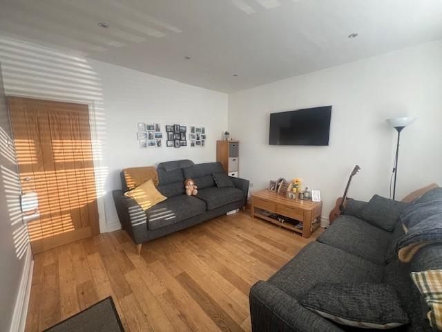 4 bedroom semi detached house to rent