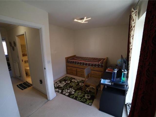 4 bedroom semi detached house to rent