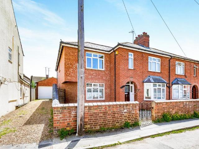 4 bedroom semi detached house to rent
