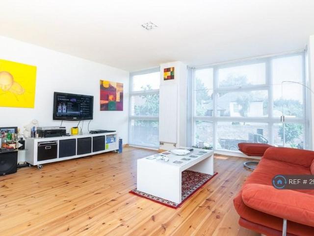 4 bedroom semi detached house to rent