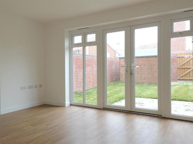 4 bedroom semi detached house to rent