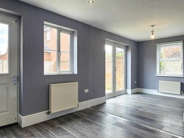 4 bedroom semi detached house to rent