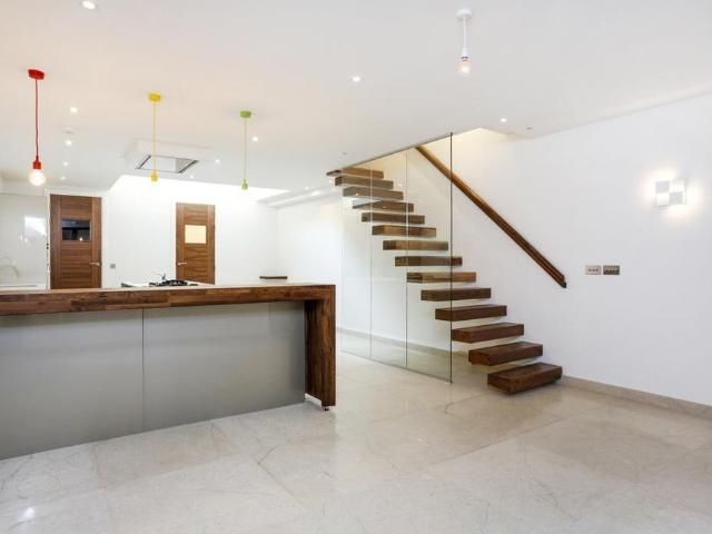 4 bedroom semi detached house to rent