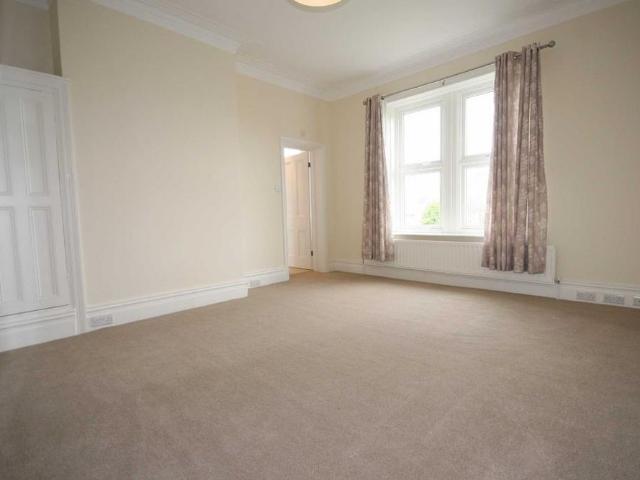 4 bedroom semi detached house to rent