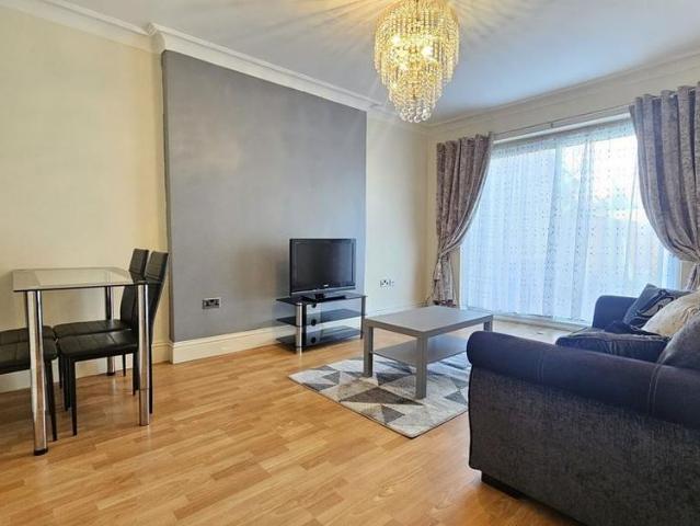4 bedroom semi detached house to rent