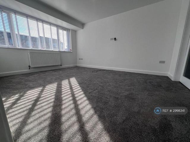 4 bedroom semi detached house to rent