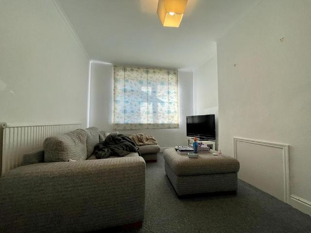 4 bedroom semi detached house to rent