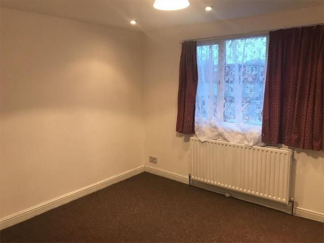 4 bedroom semi detached house to rent