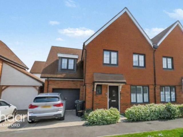 4 bedroom semi detached house to rent