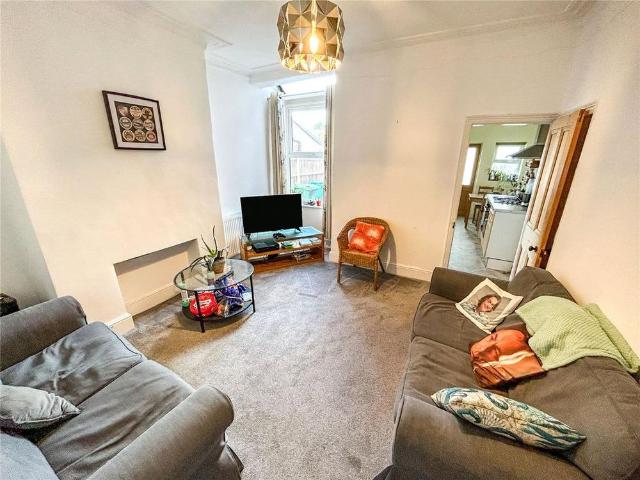 4 bedroom semi detached house to rent