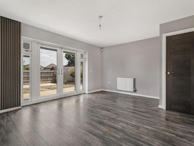 4 bedroom semi detached house to rent