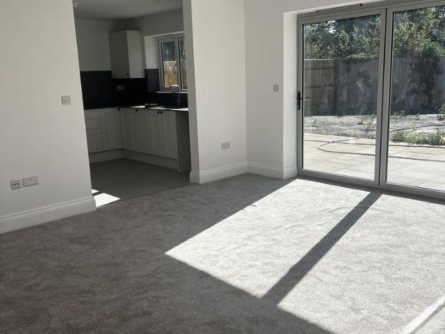 4 bedroom semi detached house to rent