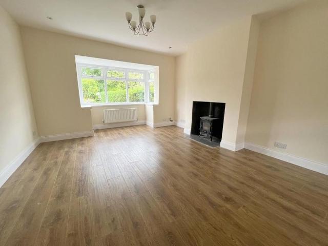 4 bedroom semi detached house to rent