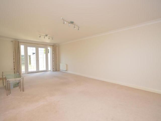4 bedroom semi detached house to rent