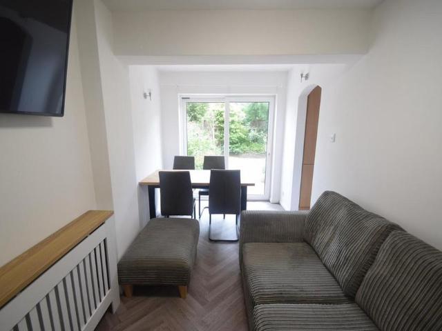 4 bedroom semi detached house to rent