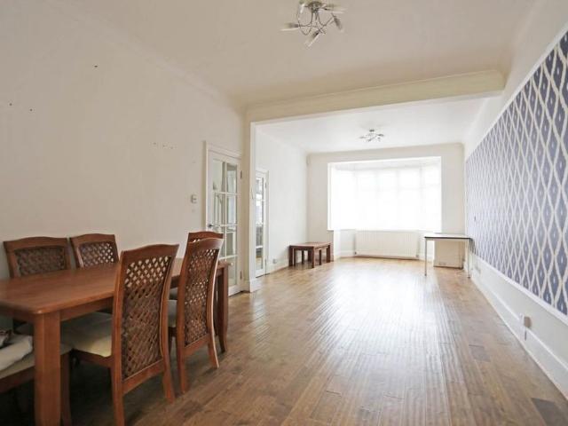 4 bedroom semi detached house to rent